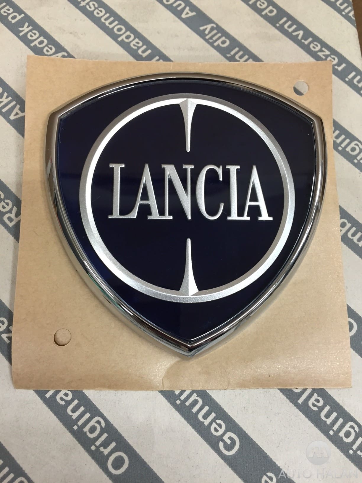 Lancia Delta embleem - Mobility Group Haaker - Mobility Group Haaker